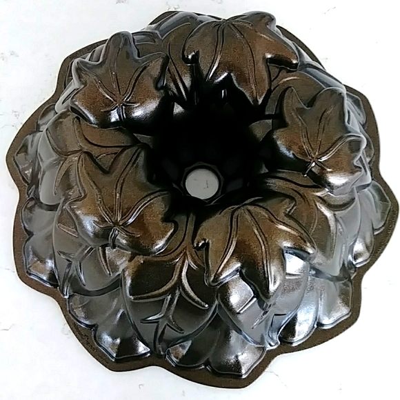 Nordic Ware | Kitchen | Nordic Ware Harvest Leaves Bundt Pan Cast ...